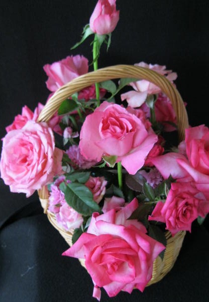 How to Make a Basket Arrangement of Roses – KarensGardenTips.com